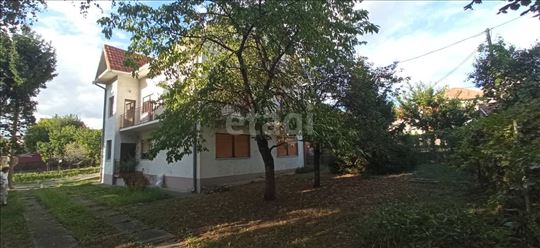 Kuća 200m2, plac 5.7a (25 min vožnje od centra BG)