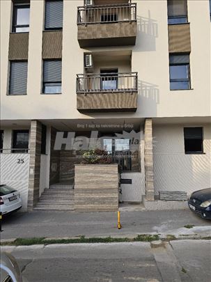 Izdajem parking mesto na Vračaru. Gročanska 25.