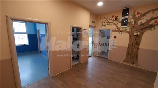 Nova Detelinara lokal plus 4 parkinga