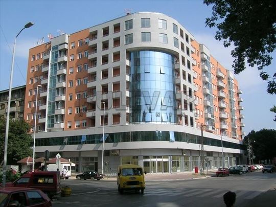 Izdaje se lokal 40m2 u zgradi Aleksandriji!