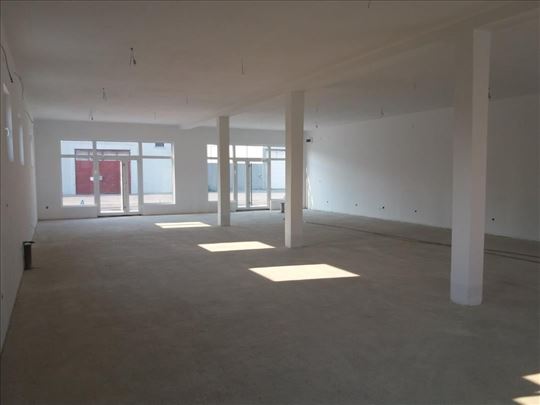Altina, poslovni prostor, 400m2, 10 parking mesta