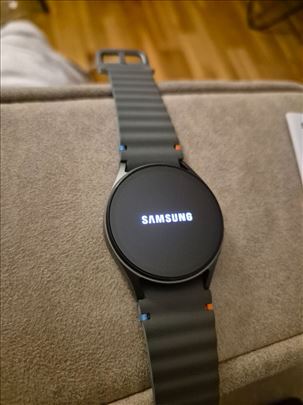 Prodajem novi Samsung Galaxy 7 Smartwatch