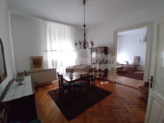 Trosoban stan u centru - Novi Sad