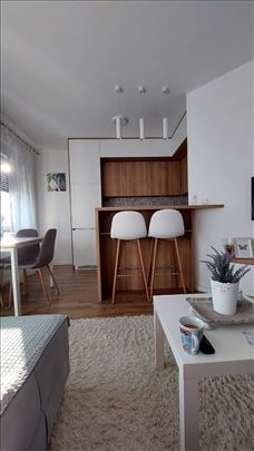 Nov, namešten stan 40 m², Kumodraška – blizu Autok