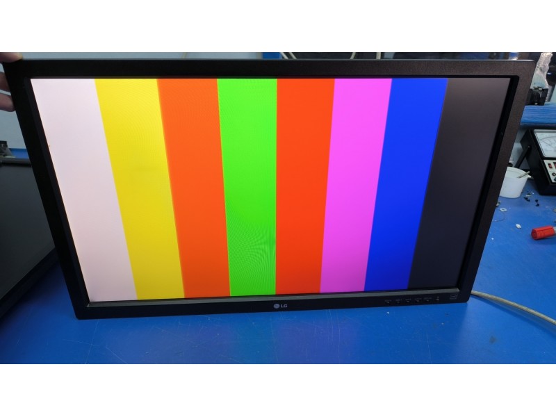 LG Monitor 24 inča bez postolja