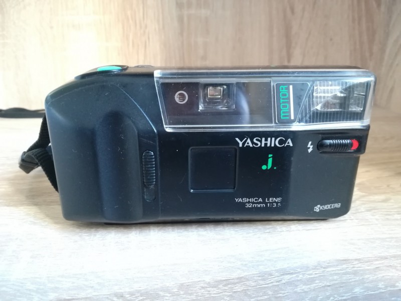 ** Yashica J Motor , Kyocera, analogni fotoaparat **
