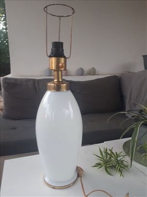 Velika stona lampa