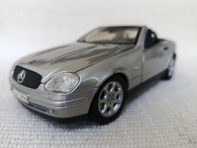 MERCEDES - BENZ SLK 230, Maisto, 1:18