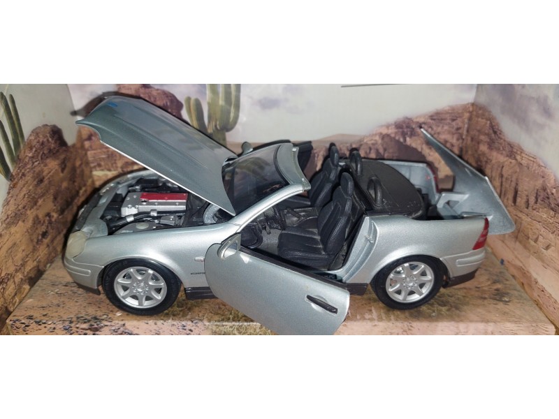 Maisto Mercedes-Benz SLK 230 1:18