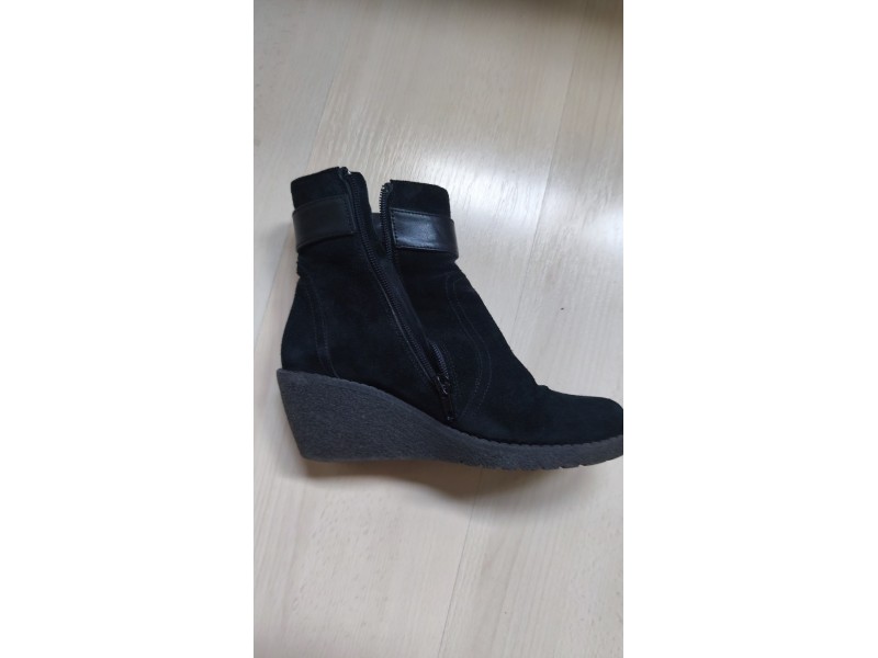 Antilop čizme, kao nove, 36
