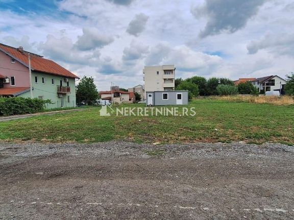 Zemun ALTINA Plac pet ( 5 ) ari PRIVATNO Vlasnistvo UKNIZENO 1/1 Gradjevinsko Zemljiste