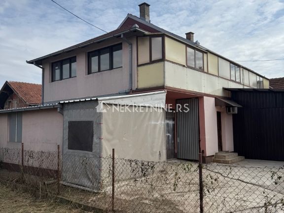 Iznajmljujem kucu u Pretoku Borci pogodnu i za posao