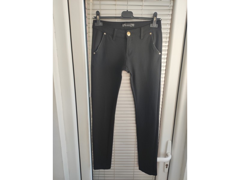 Crne pantalone vel S 34 36