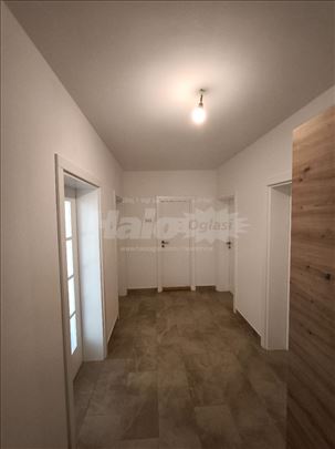 Kompletno renoviran 100m2