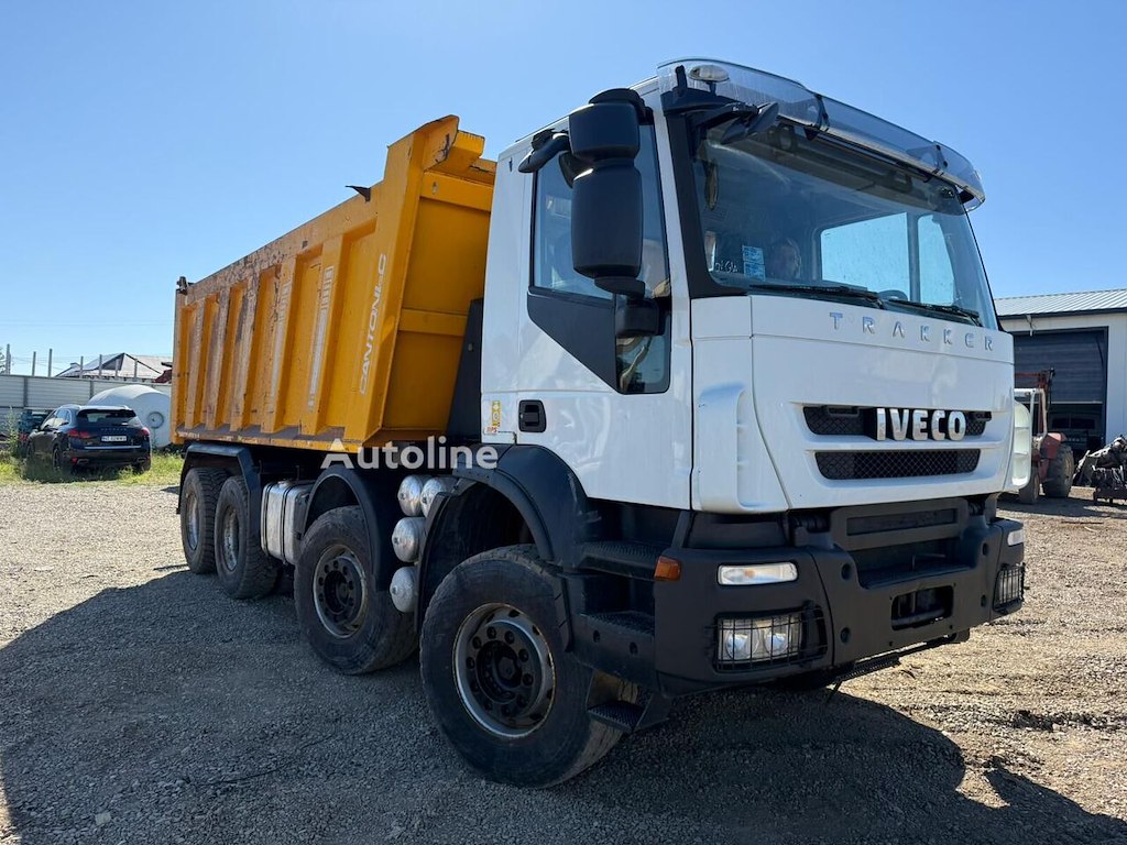 Prodaje se IVECO Trakker kiper na aukciji