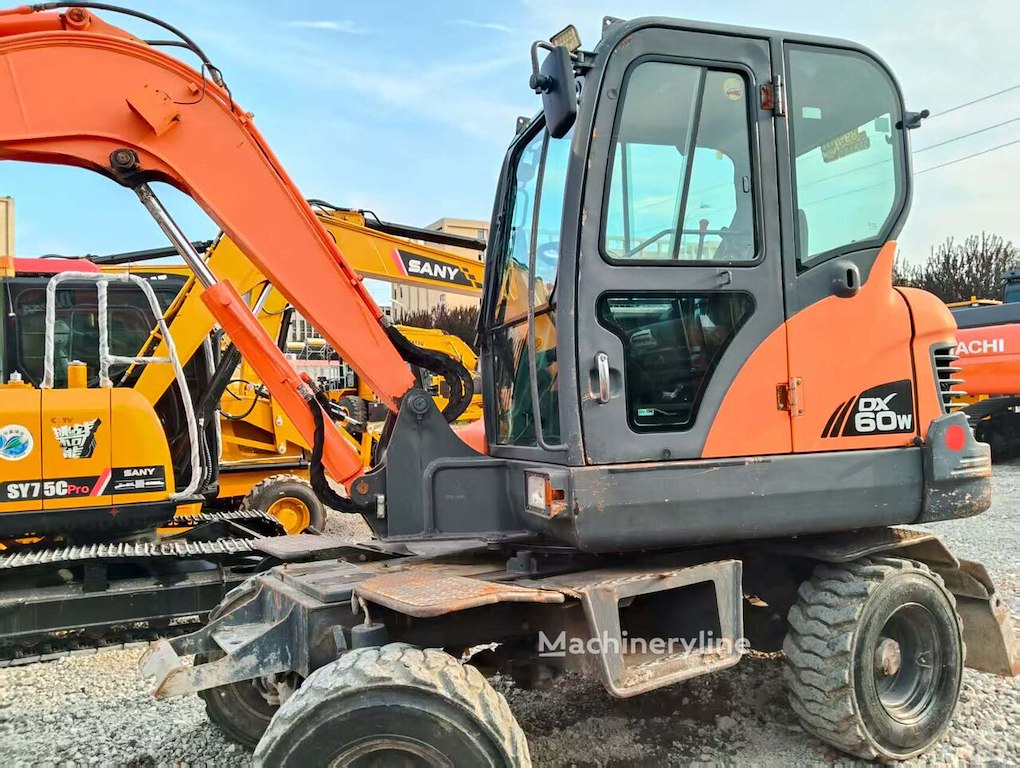Doosan DX60W bager točkaš