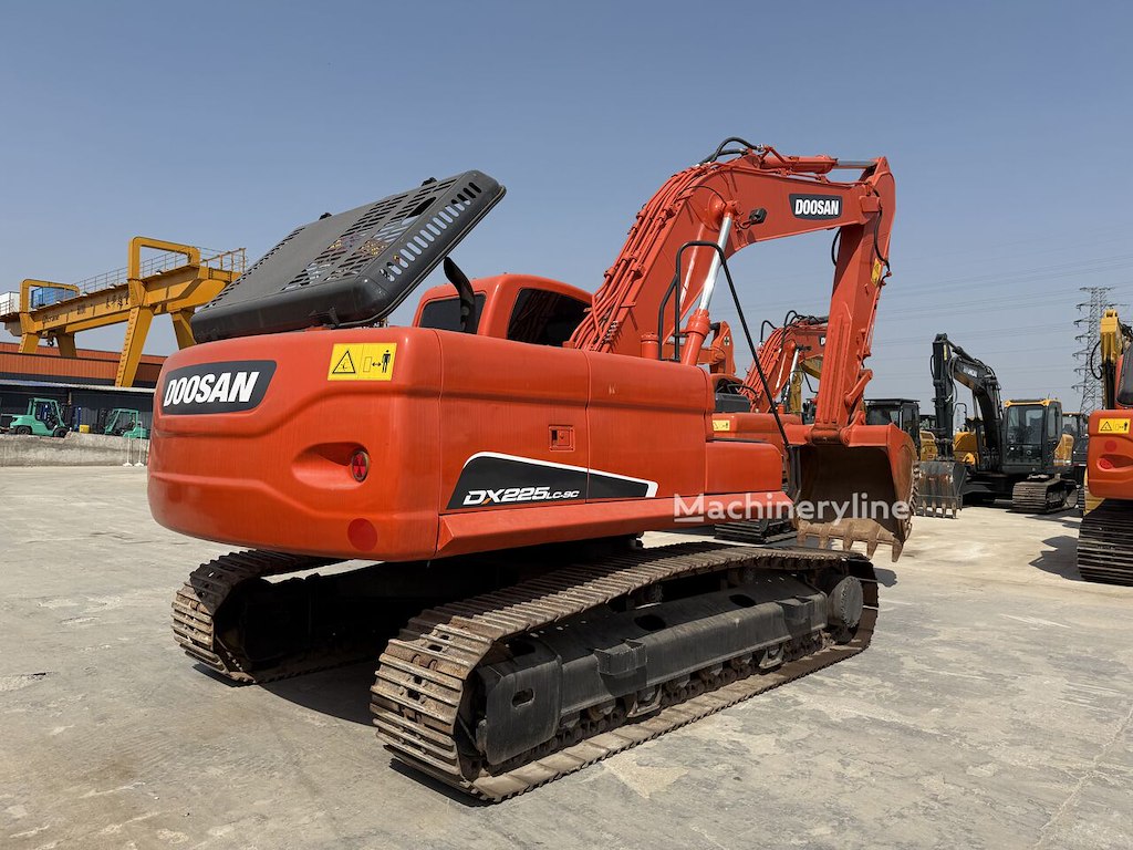 Doosan DX225LC-9C bager guseničar