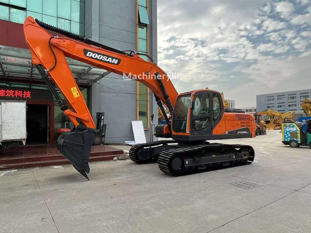 Novi Doosan DX255LCA bager guseničar