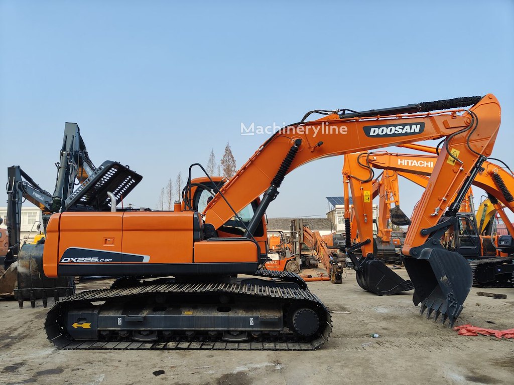 Doosan DX225LC-9C bager guseničar