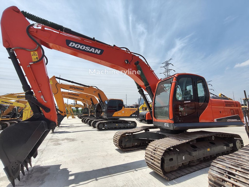 Doosan DX225LC-9C bager guseničar