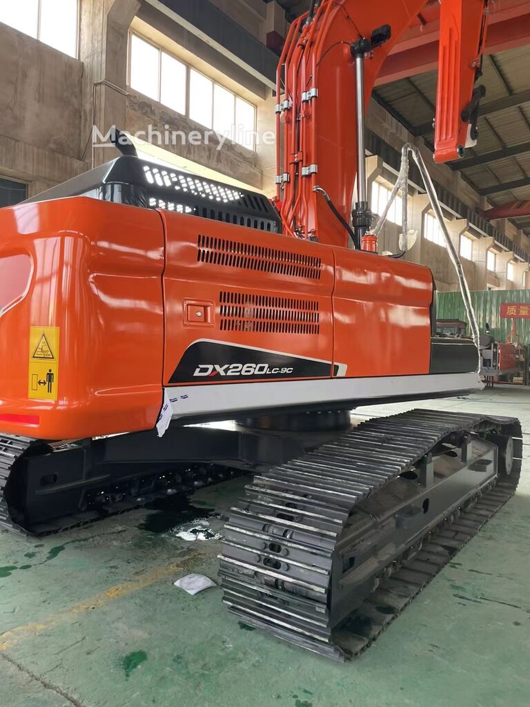 Novi Doosan DX260 bager guseničar