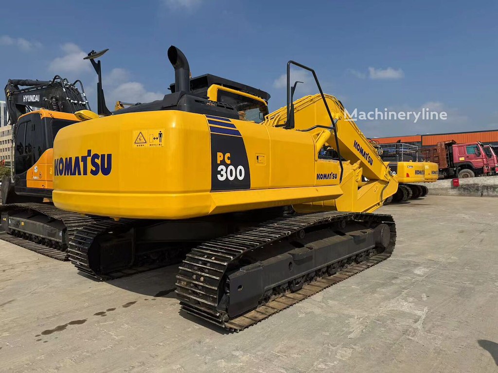 Komatsu PC300-8 bager guseničar