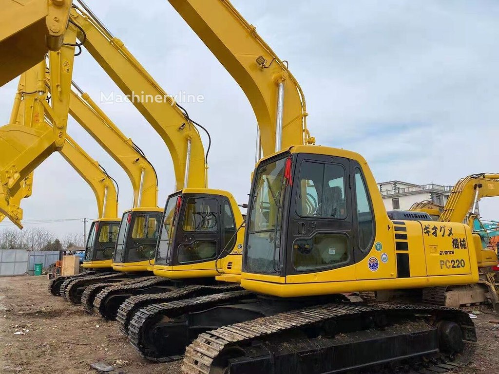 Komatsu PC220-6 bager guseničar