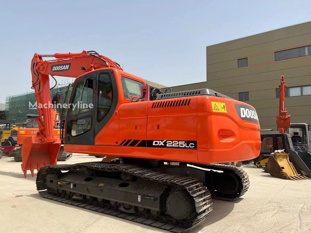 Doosan DX225 bager guseničar