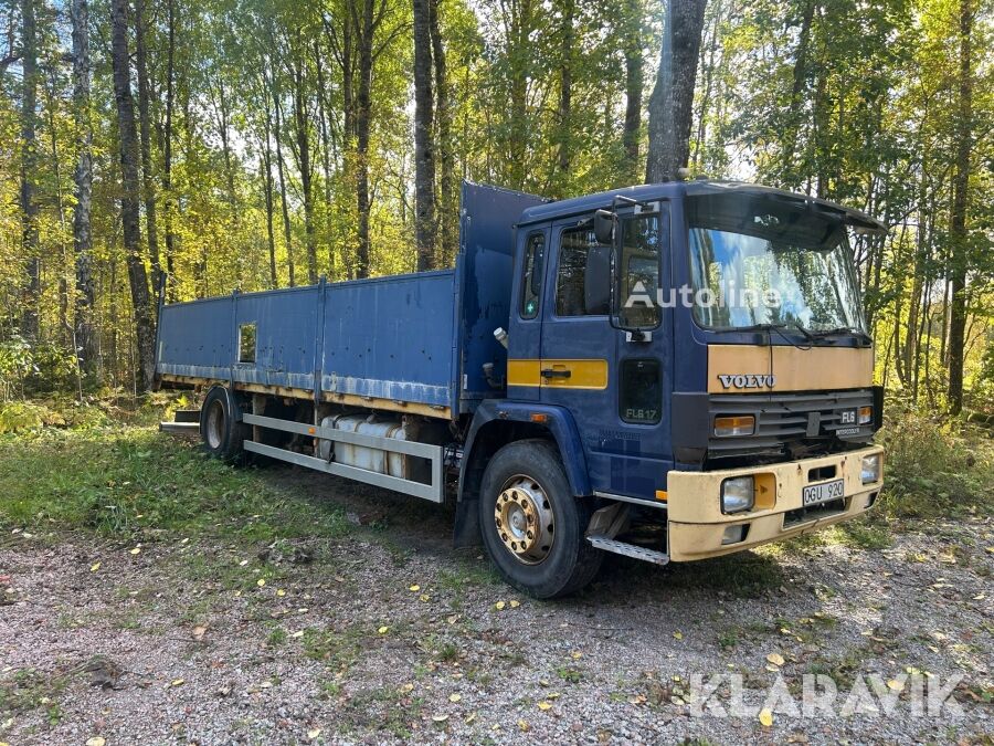 Prodaje se Volvo FL6 kamion s ravnom platformom na aukciji