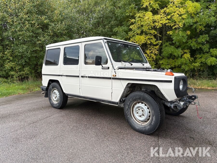 Prodaje se Mercedes-Benz 300 GD kamion s ravnom platformom < 3.5t na aukciji