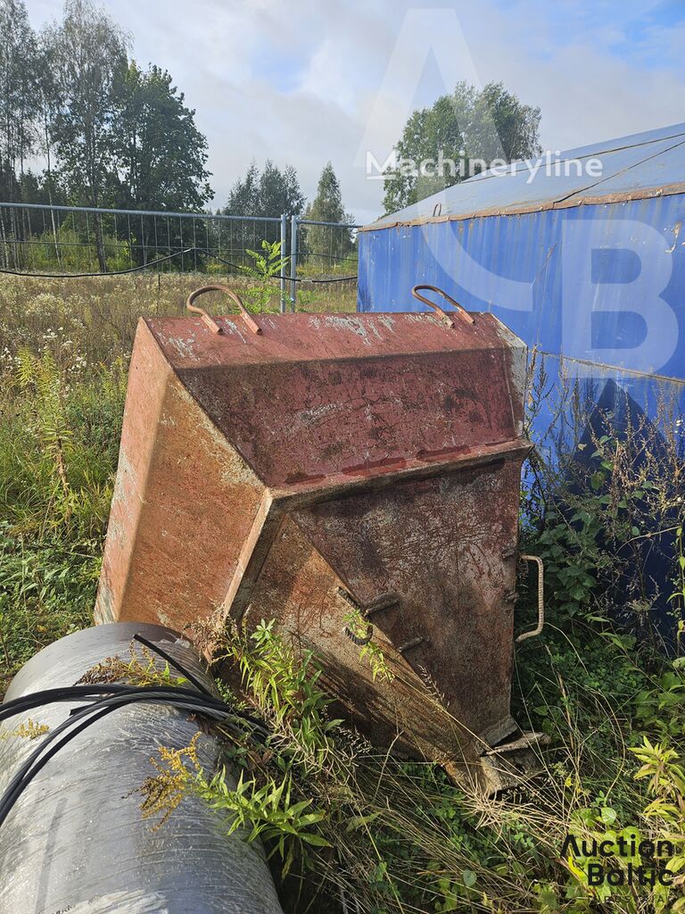 Prodaje se Concrete hopper kantu za beton na aukciji
