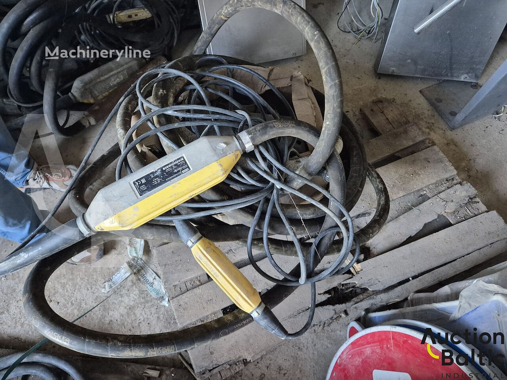 Prodaje se Wacker Neuson IRFU58/230/15 vibrator za beton na aukciji