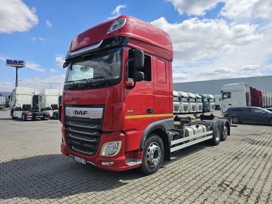 DAF XF 480 FAR vozilo za prevoz kontejnera