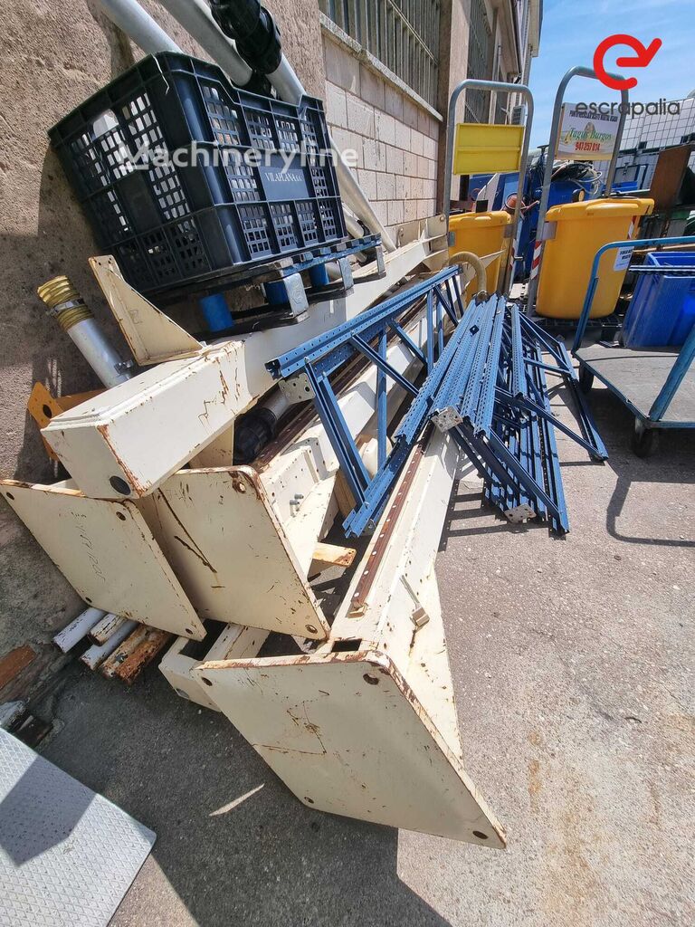 Prodaje se 5 COLUMNAS DE HIERRO skele na aukciji