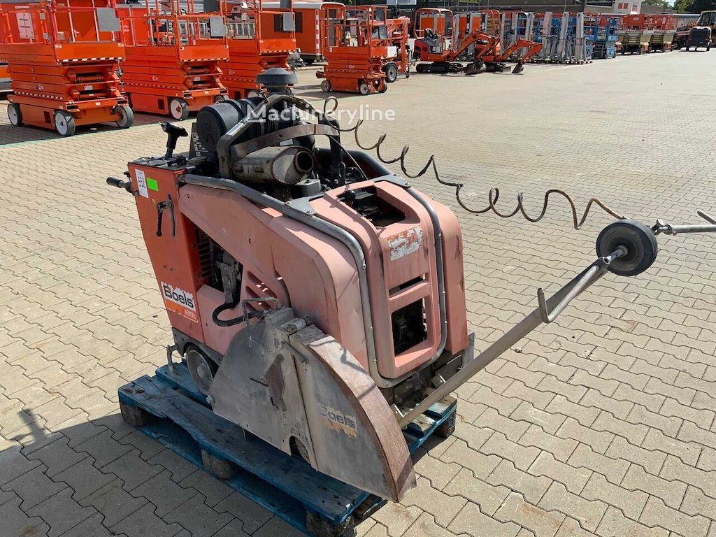 Prodaje se Husqvarna FS4800D sekačicu asfalta na aukciji