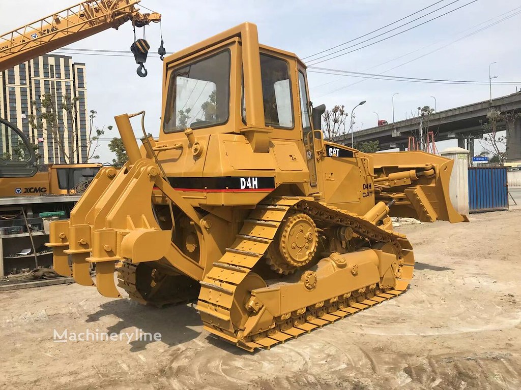 Caterpillar D4H buldožer