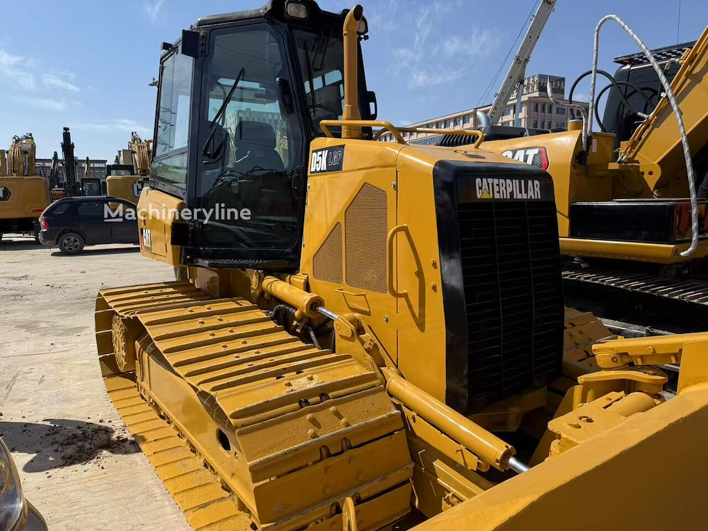 Caterpillar D5K buldožer