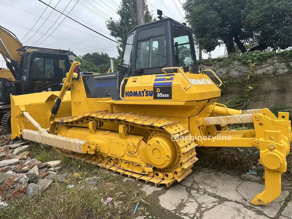 Komatsu D85ESS buldožer