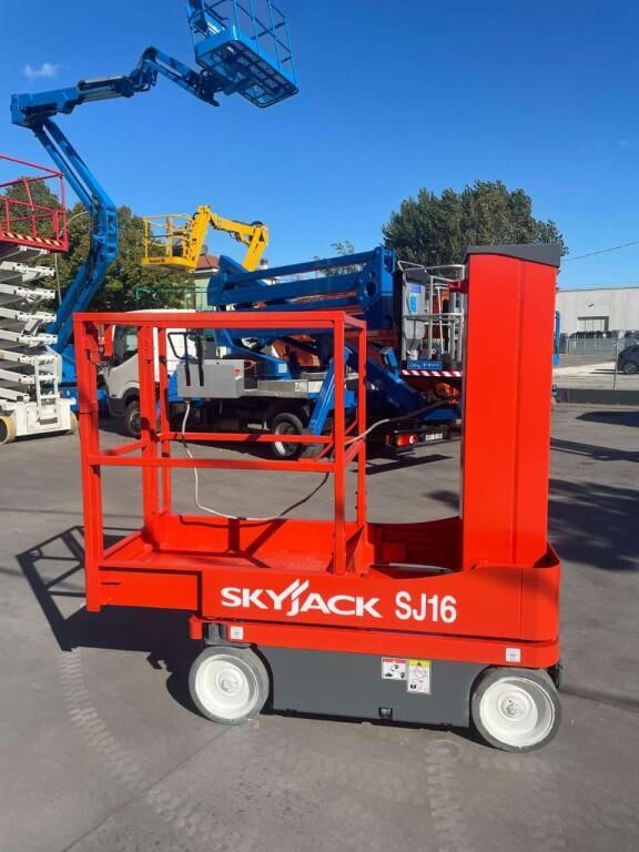 Skyjack SJ-16 jarbolna penjajuća platforma