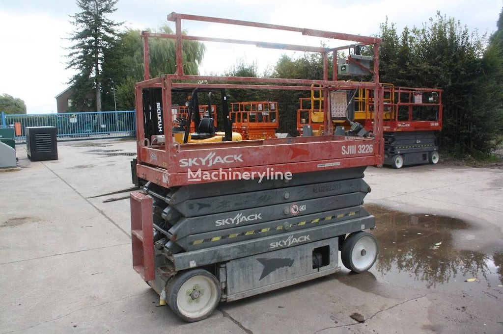 Prodaje se Skyjack SJ3226 makazastu platformu na aukciji