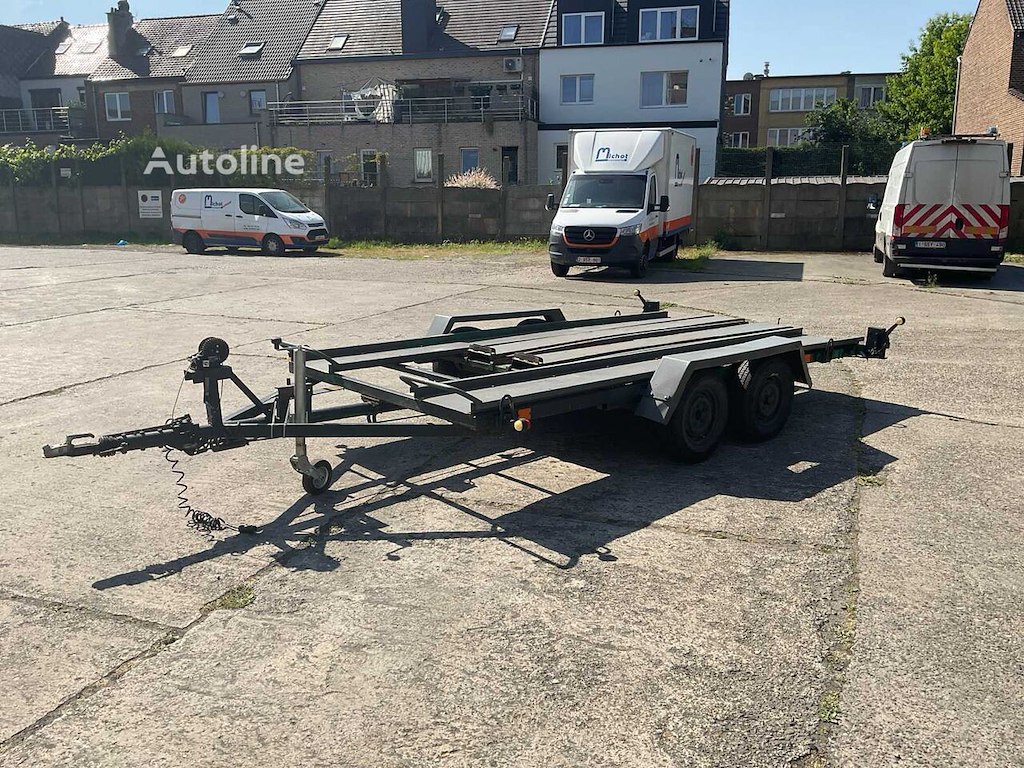 Prodaje se ARTE prikolicu autotransportera na aukciji