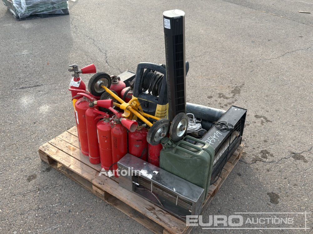 Prodaje se Pallet of Assorted Fire Extinguishers, Pressure Washer, Garden S vatrogasnu opremu na aukciji