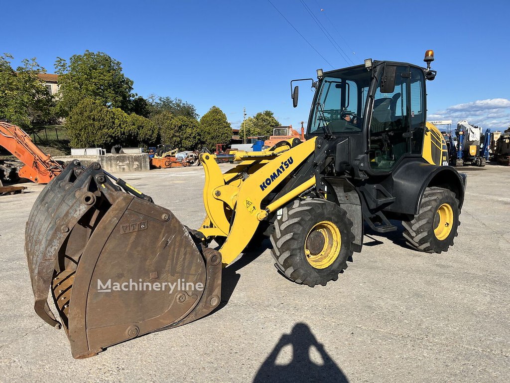 Komatsu WA100M-7 prednji utovarivač
