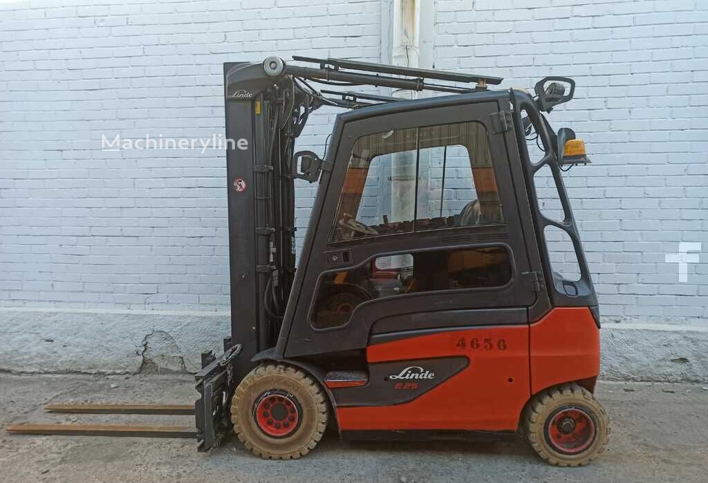 Linde E25 električni viljuškar