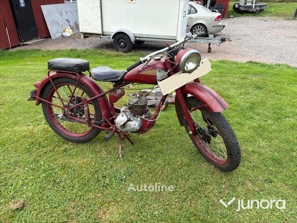 Prodaje se Husqvarna 228 motocikl na aukciji