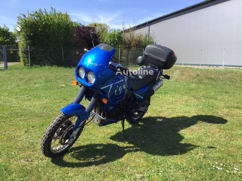 Prodaje se Triumph All-Road motocikl na aukciji