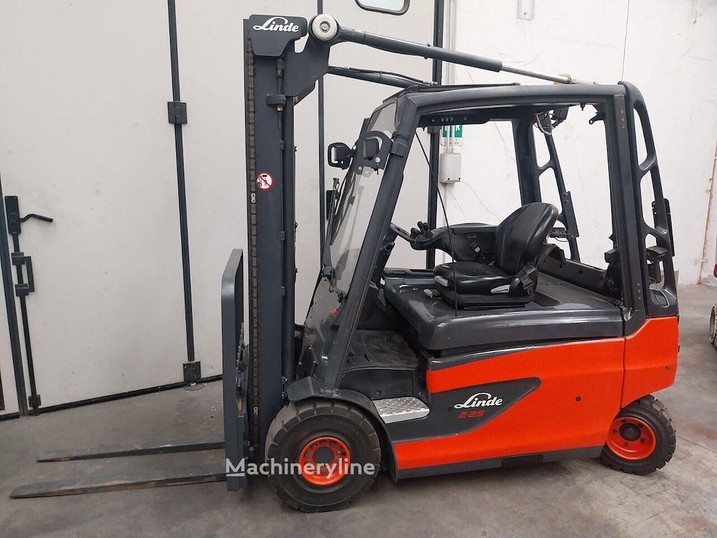 Linde E 25 električni viljuškar