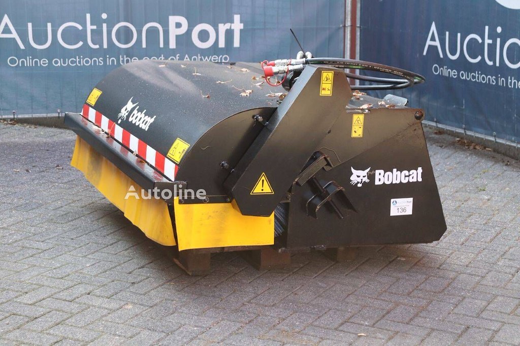 Prodaje se Bobcat četku za čišćenje ulica na aukciji