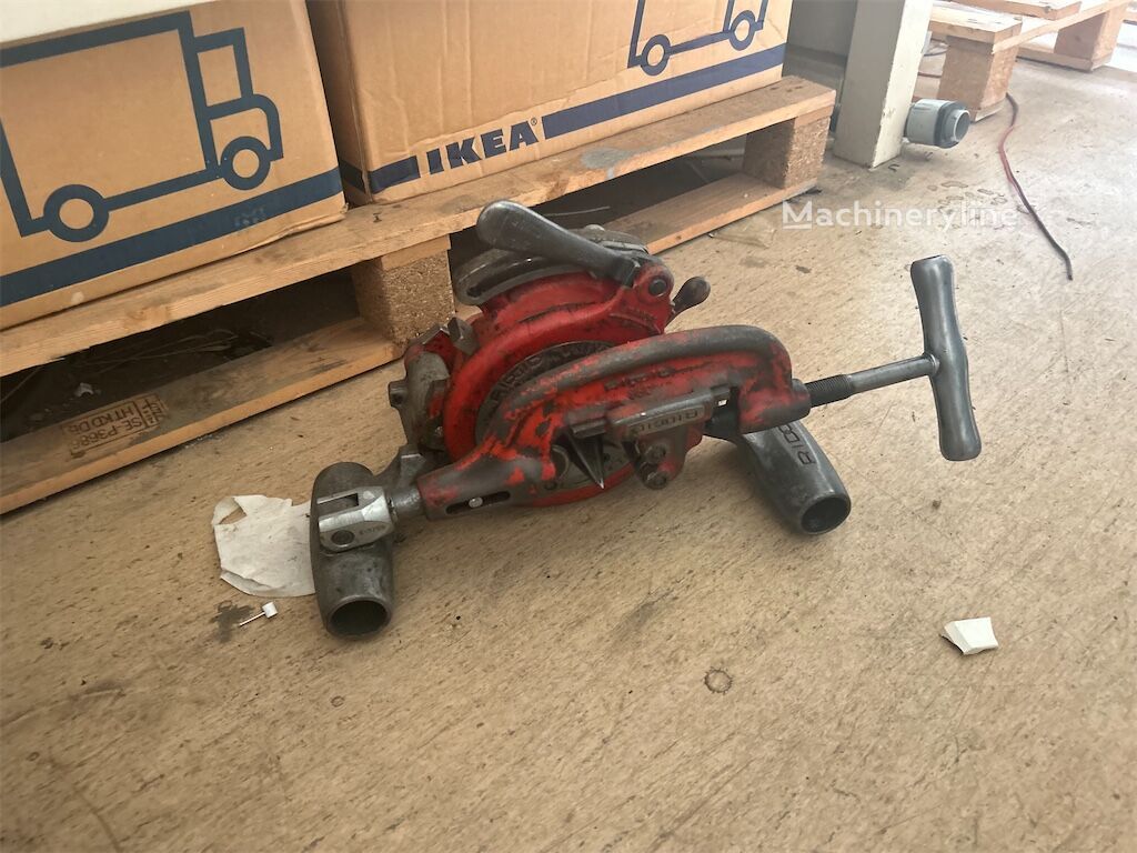 Prodaje se Ridgid 300 mašinu za narezivanje navoja na aukciji