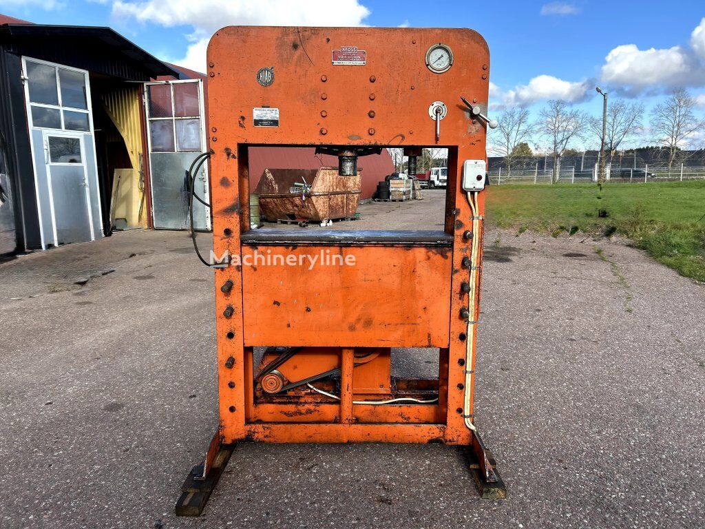 Prodaje se HIAB H100E hidrauličnu presu na aukciji
